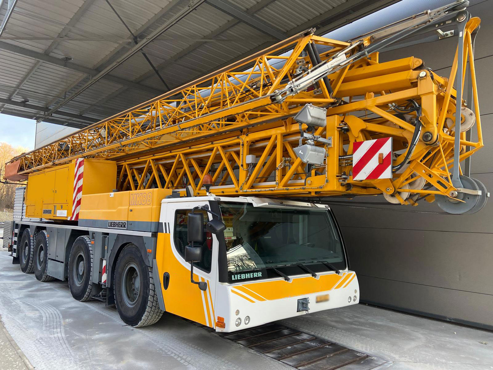 Self-Erecting Tower Cranes and Their Benefits | Omnia Machinery