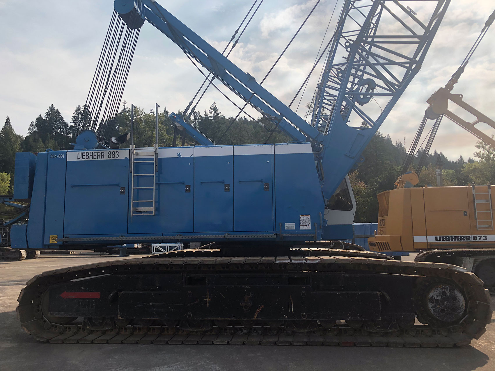 Liebherr HS 883 Crawler Crane | Omnia Machinery