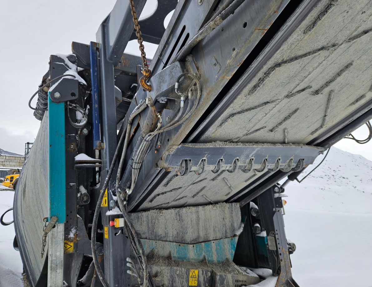 Powerscreen Warrior 1800 Scalping Screen - Omnia Machinery